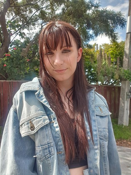 Guess Her Age Challenge - How old does she look quiz?