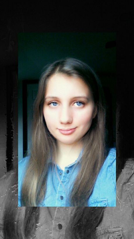Guess Her Age Challenge - How old does she look quiz?