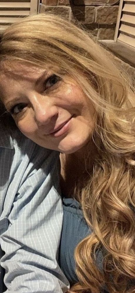 Guess Her Age Challenge - How old does she look quiz?